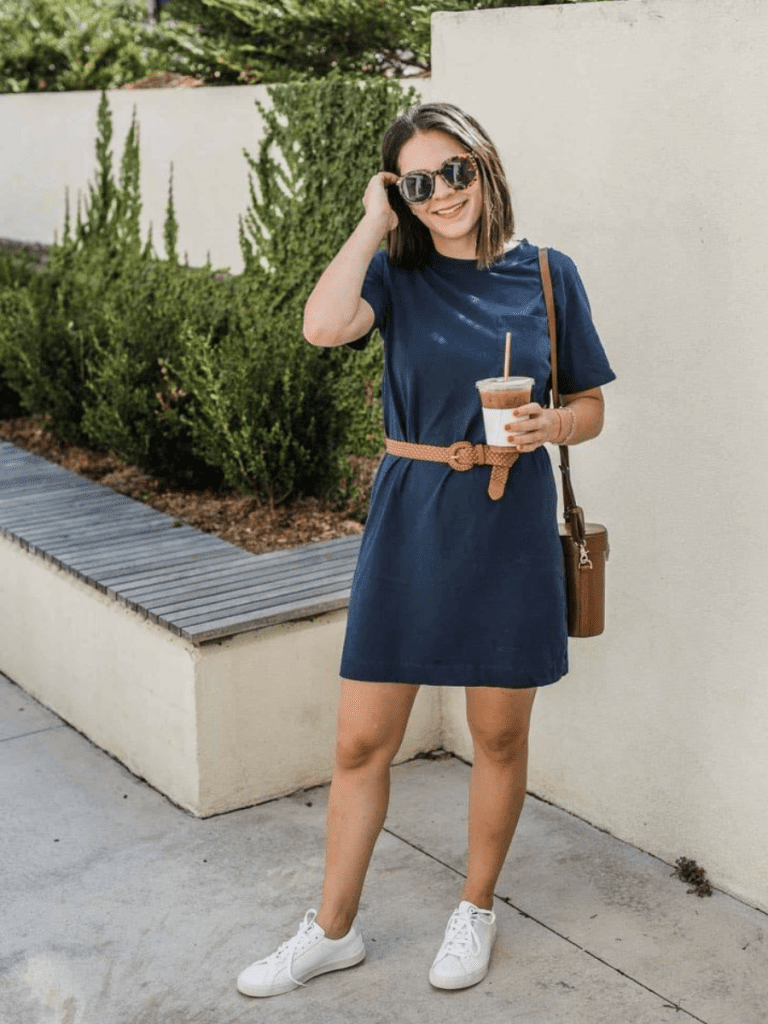 ¿Cómo Combinar Un Vestido Azul Marino? 10 Opciones increíbles